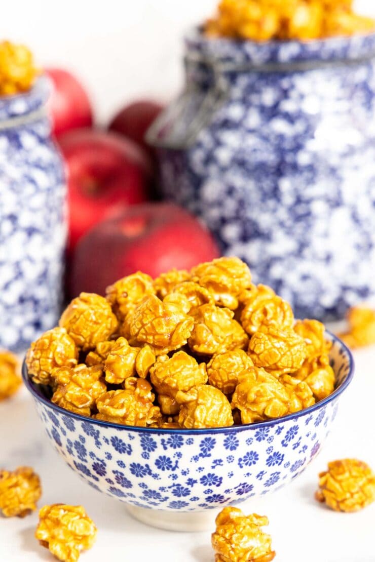 Ridiculously Easy Caramel Apple Caramel Corn (with free printable ...