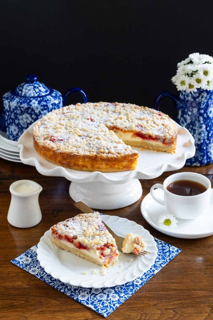 Italian Raspberry Jam Ricotta Crumb Cake (Torta Sbrisolona) - The Café ...