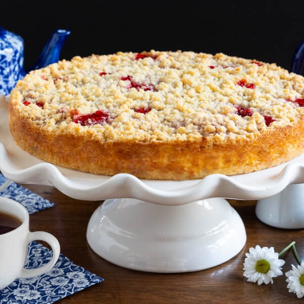 Italian Raspberry Jam Ricotta Crumb Cake (Torta Sbrisolona) - The Café ...