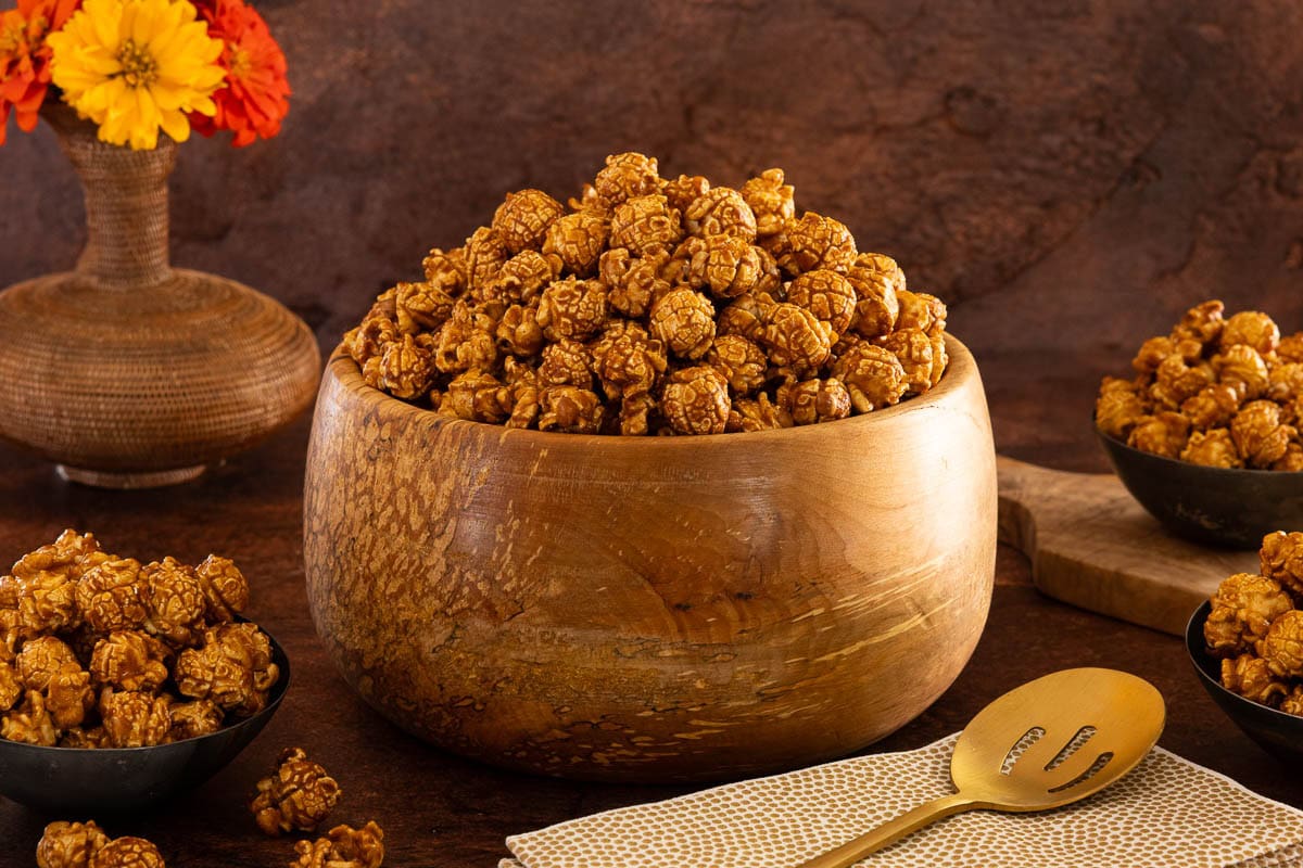 Ridiculously Easy Snickerdoodle Caramel Corn | Café Sucre Farine