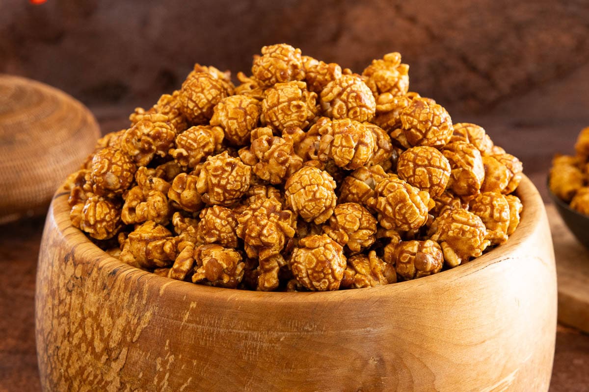 Ridiculously Easy Snickerdoodle Caramel Corn | Café Sucre Farine